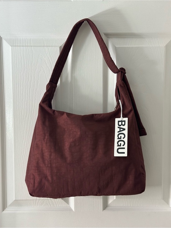 BAGGU | Bags | Baggu Shoulder Bag In Mahogany Colorway Recycled Nylon ...